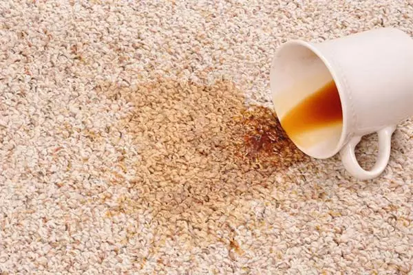 Kuliko chai ya chai au kahawa na carpet nyumbani