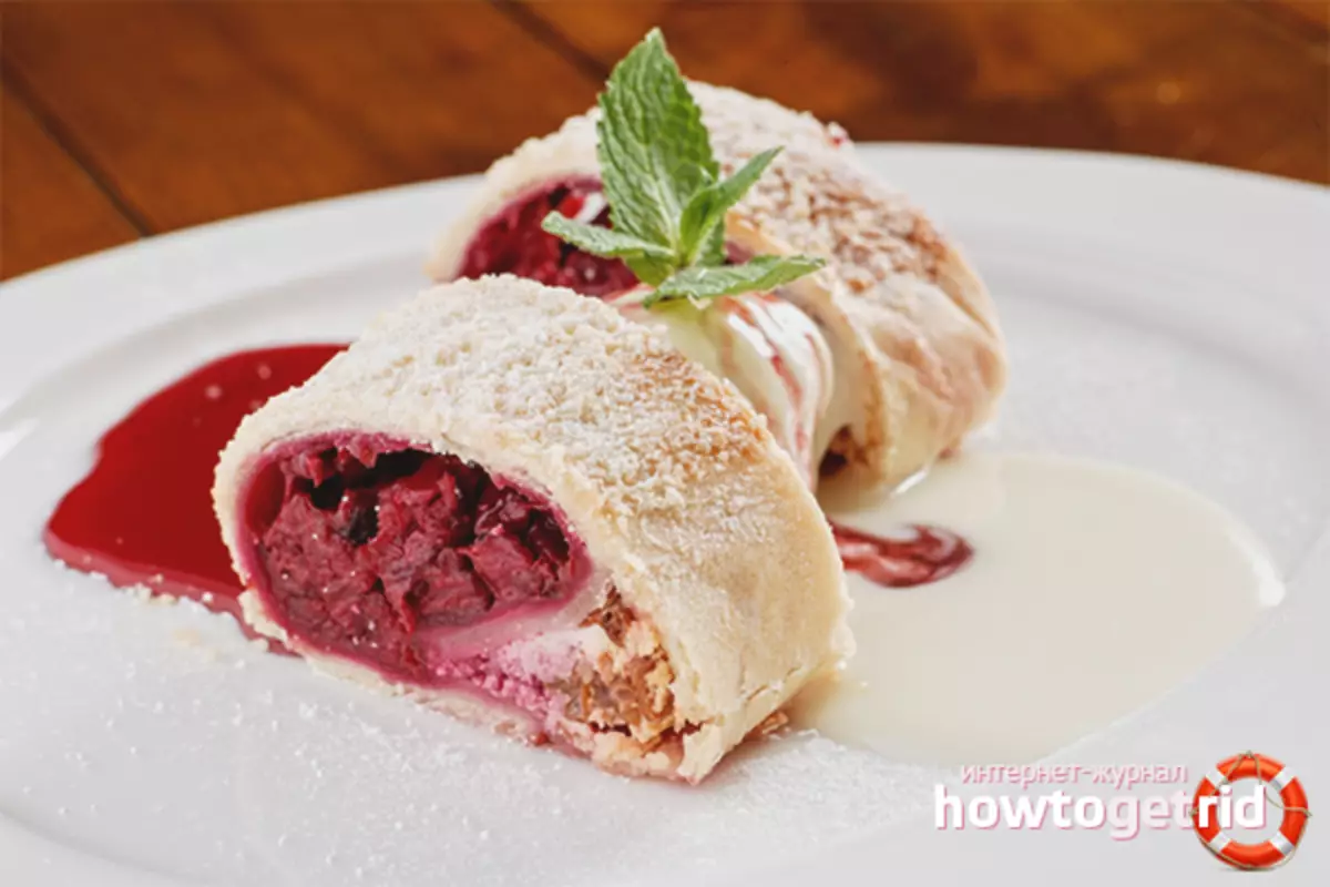 ផ្លែប៉ោម Strudel ជាមួយ cherry