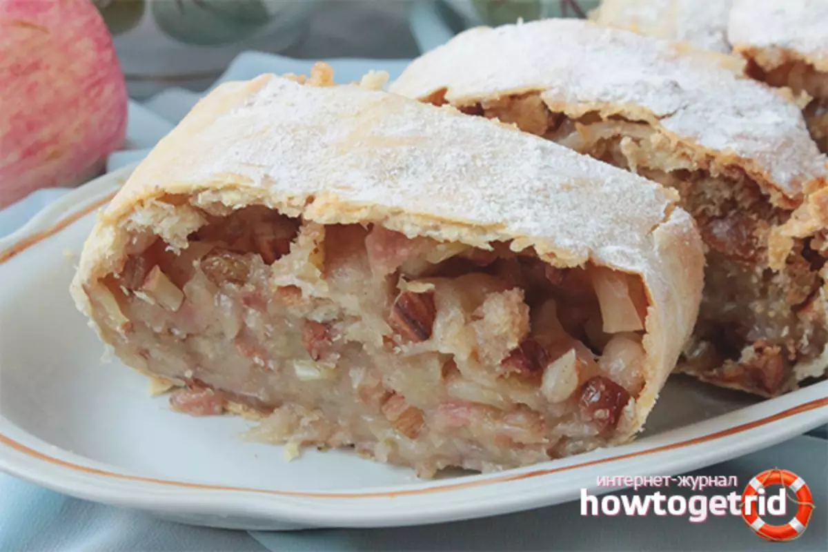 Apple Strudel bi almonds