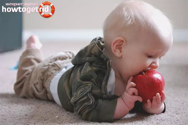 Comment enseigner à un enfant à mâcher de la nourriture