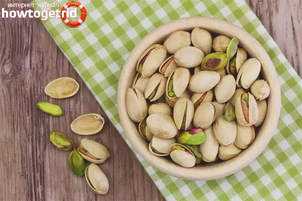 Adakah mungkin untuk menggabungkan pistachios dengan menyusu