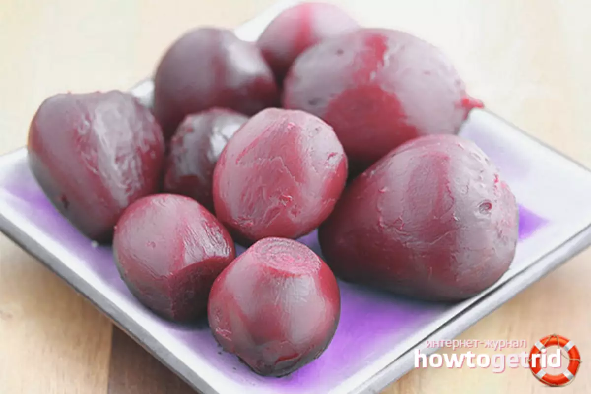 Tau txais txiaj ntsig thiab ua mob rau boiled beets