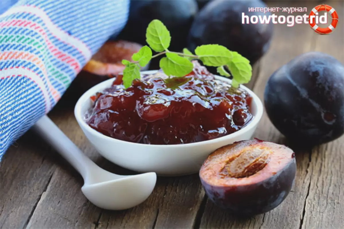 Plum jam in a slow cooker