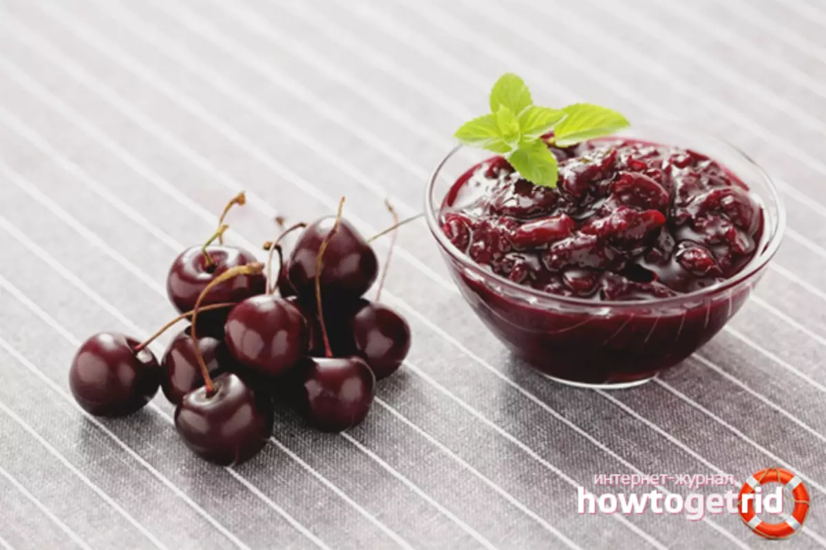 Cherry jam a cikin jinkirin mai dafa abinci