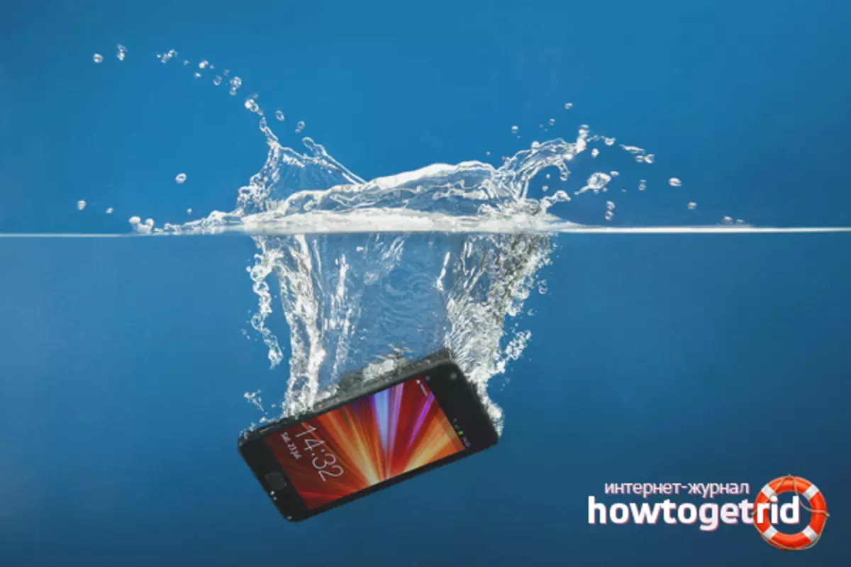 Hoe de telefoon te drogen die in het water viel