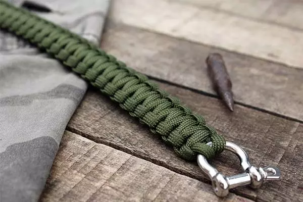 Paracord.