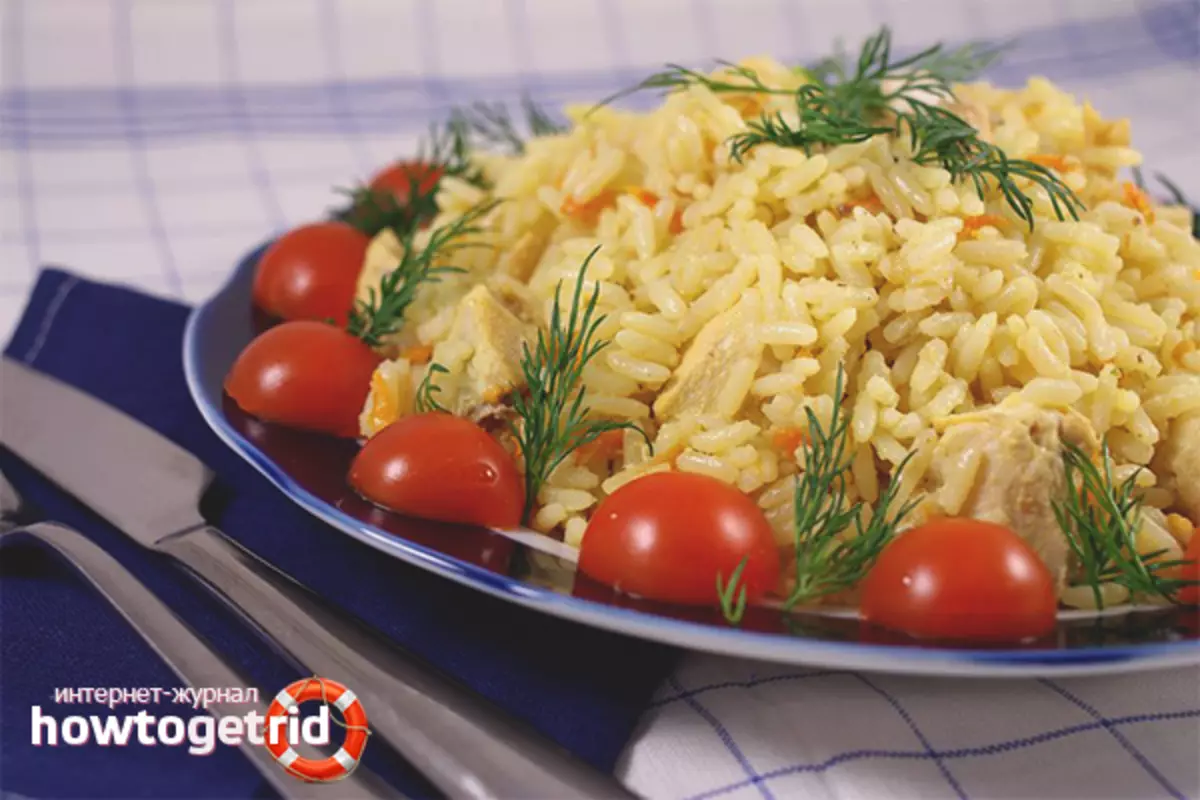 Pilaf avec des tomates