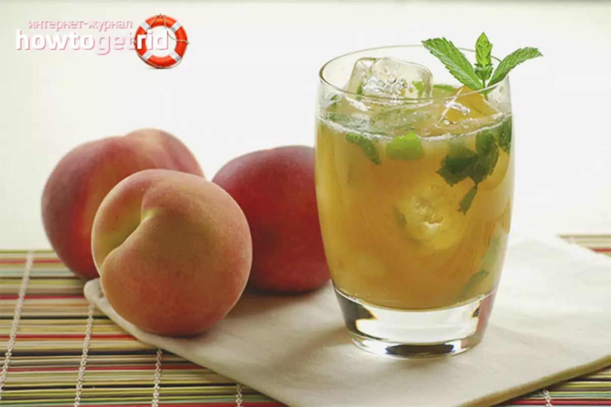 Alkohol mojito sa peach.