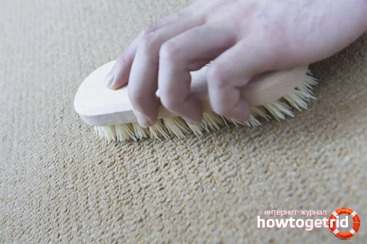 Methods of cleaning carpet