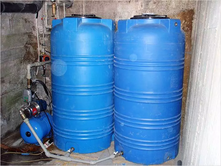 Plastic barrels - an excellent solution for creating reserve water supply