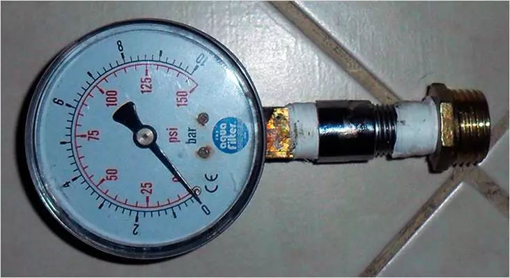 manometer ທີ່ລວບລວມແມ່ນກຽມພ້ອມສໍາລັບການທົດສອບ