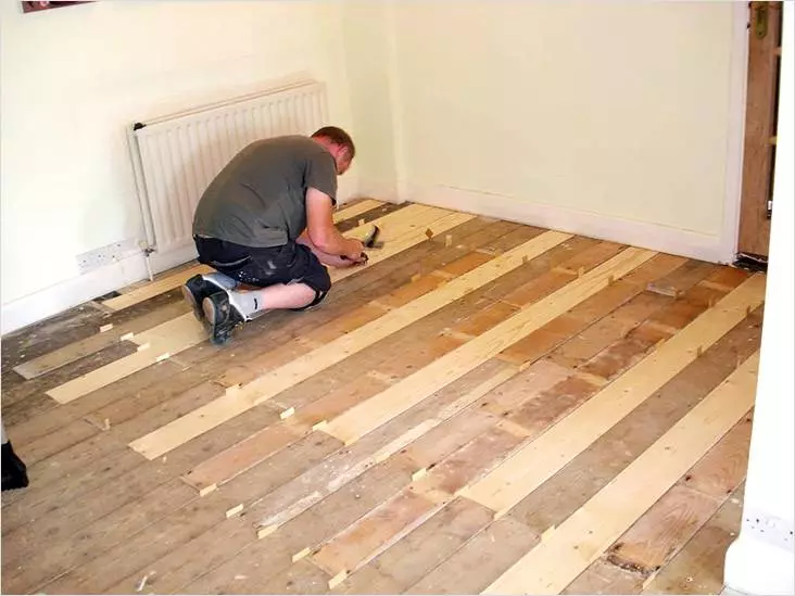 Preparation of wood floor under the installation of a warm floor