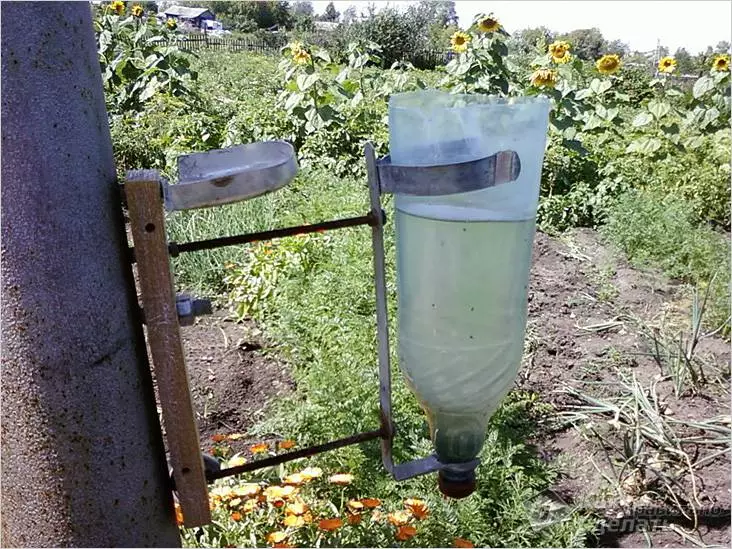 Plastic bottle washbasin