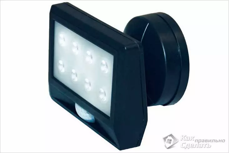 Lampa z czujnikiem ruchu