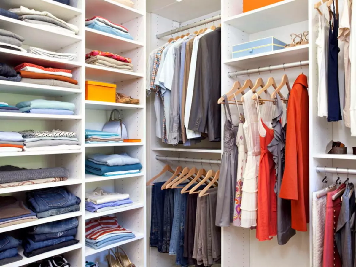 Garderobe-compartiment: hoe u de vulling van de kast, tips, voorbeelden en instructies correct plannen 4325_16