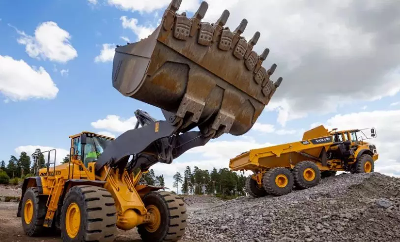 Peralatan khusus di Konstruksi: Cranes Treuk, Loaders, konvyors