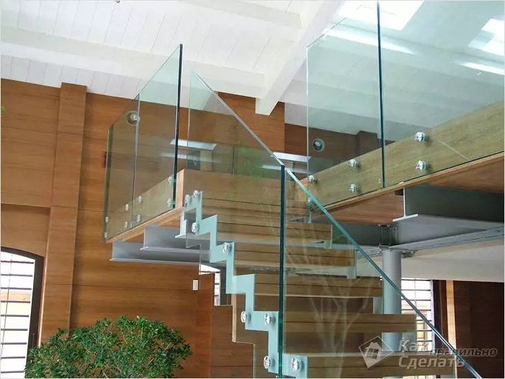 Solid glass fence