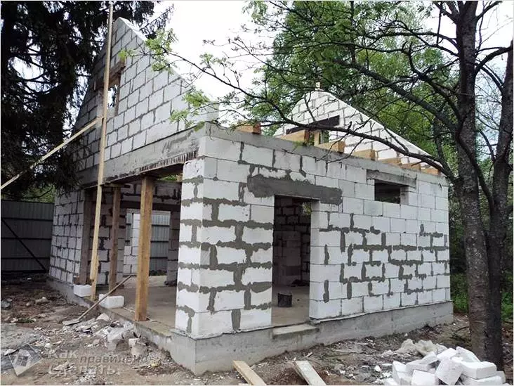 Garage ea li-block tsa foam ho sethaleng sa lebanta