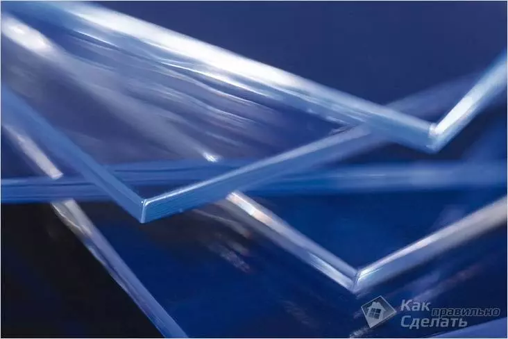 Etu ị ga - esi banye na plexiglas - flexon nke ihe iko