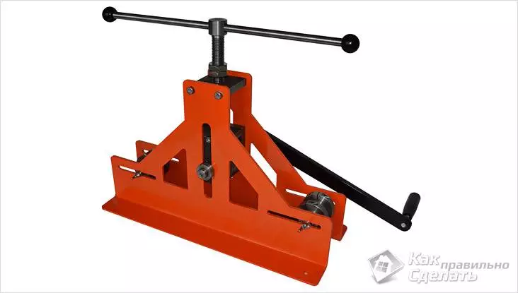 Manual pipe bending