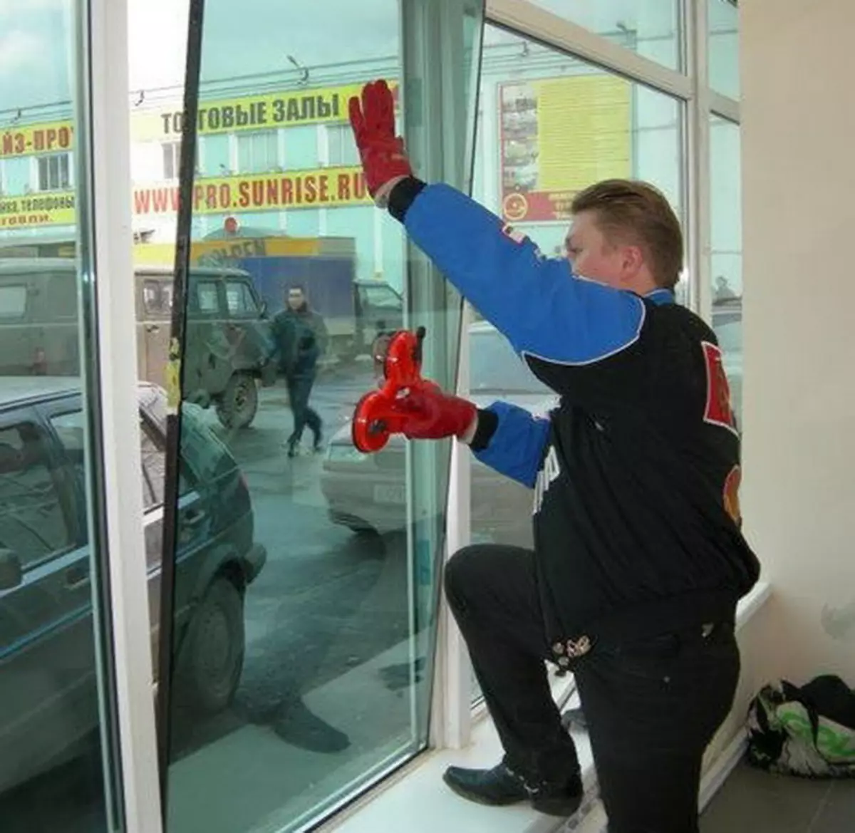 Wéi een d'Glas an enger Plastiksfenster selwer ersetzen: nëtzlech Tipps, detailléiert Instruktiounen 6036_28