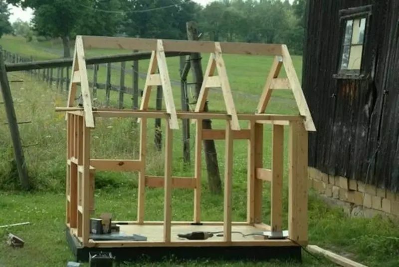 Hoe kinne jo in dak meitsje op in Gazebo mei jo eigen hannen: Ynstruksjes foar konstruksje, foto's en fideopsjes 6037_10