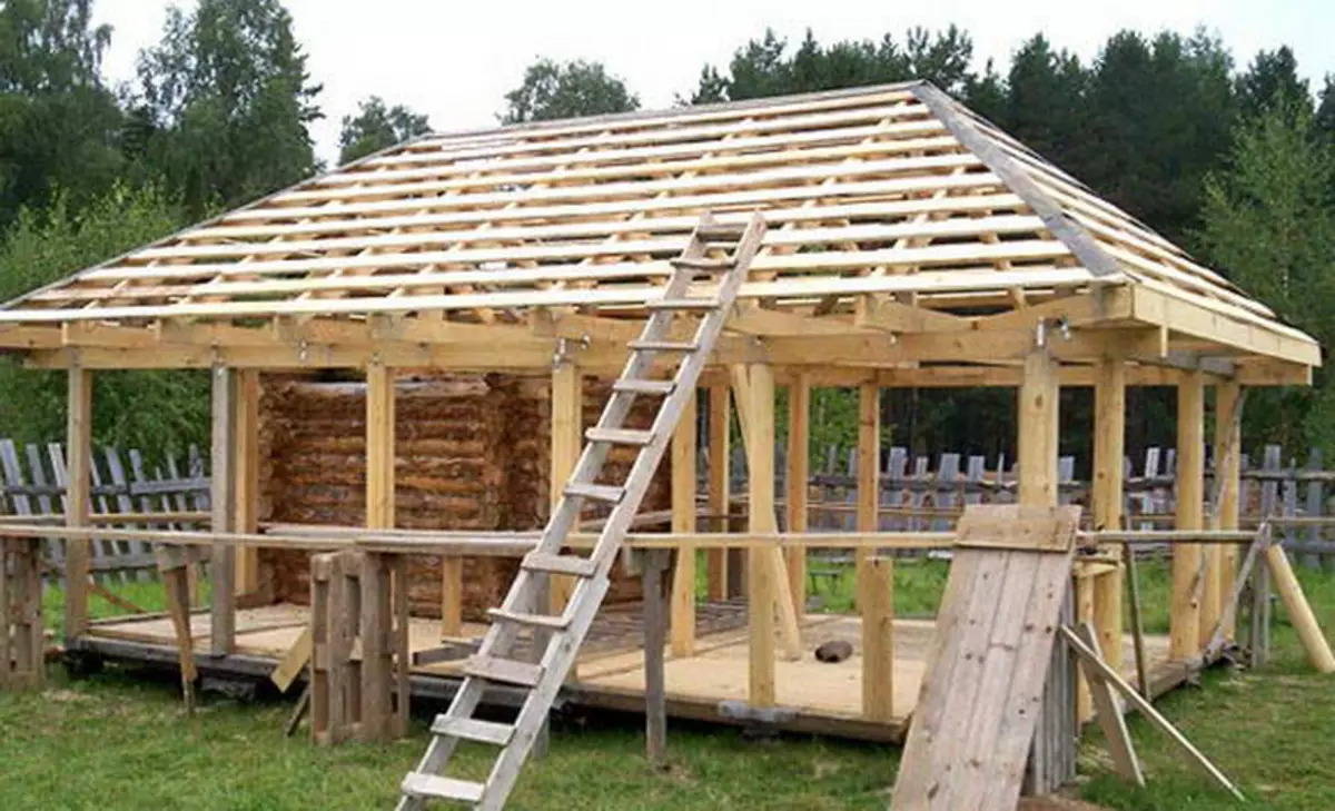 Hoe kinne jo in dak meitsje op in Gazebo mei jo eigen hannen: Ynstruksjes foar konstruksje, foto's en fideopsjes 6037_31